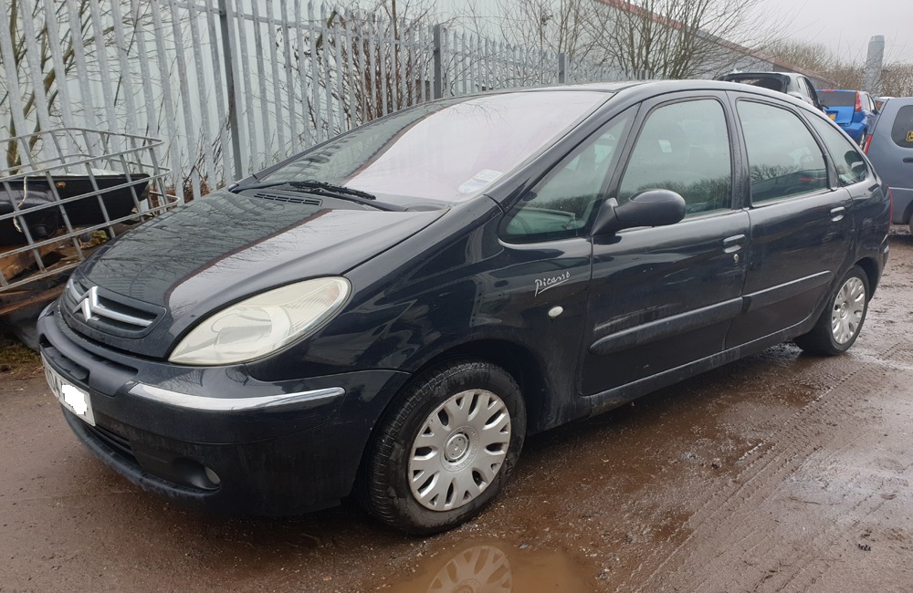 Citroen Xsara Picasso headlight drivers MK1 | Used Car Parts UK