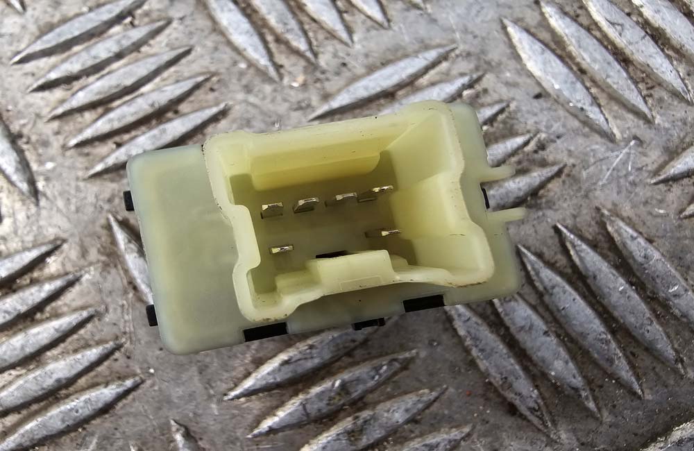 Dacia Sandero Stepway Window Switch Left | Used Car Parts UK