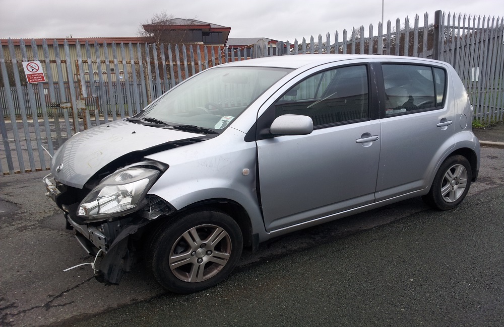 Daihatsu Sirion electric window switch 515123 | Used Car Parts UK