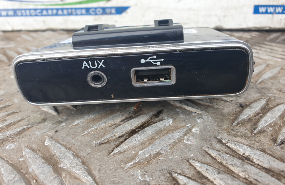 Fiat 500 USB Port Socket AUX 735669756 | Used Car Parts UK