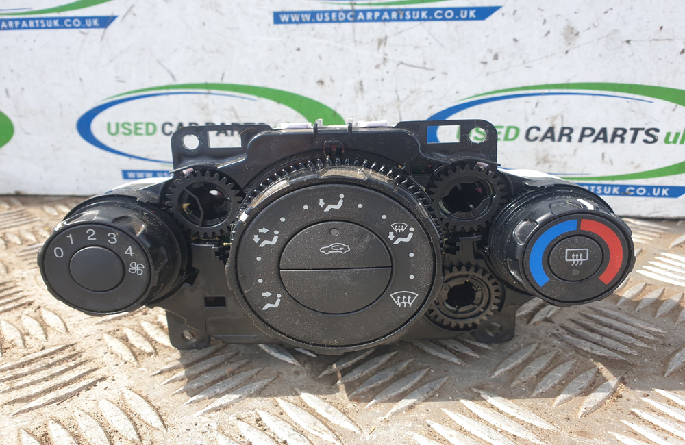 Ford Fiesta MK7 heater control panel No AC | Used Car Parts UK