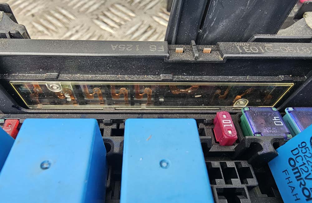 Hyundai I20 MK1 2009-2012 Fuse Box Engine Bay | Used Car Parts UK