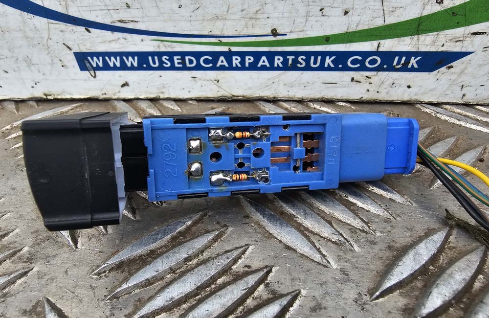 Hyundai Santa FE MK2 Front Heated Windscreen Switch | Used Car Parts UK