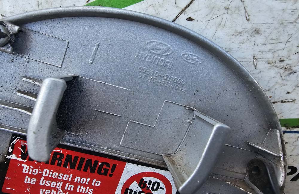 Hyundai Santa FE MK2 Silver Fuel Flap Cover | Used Car Parts UK