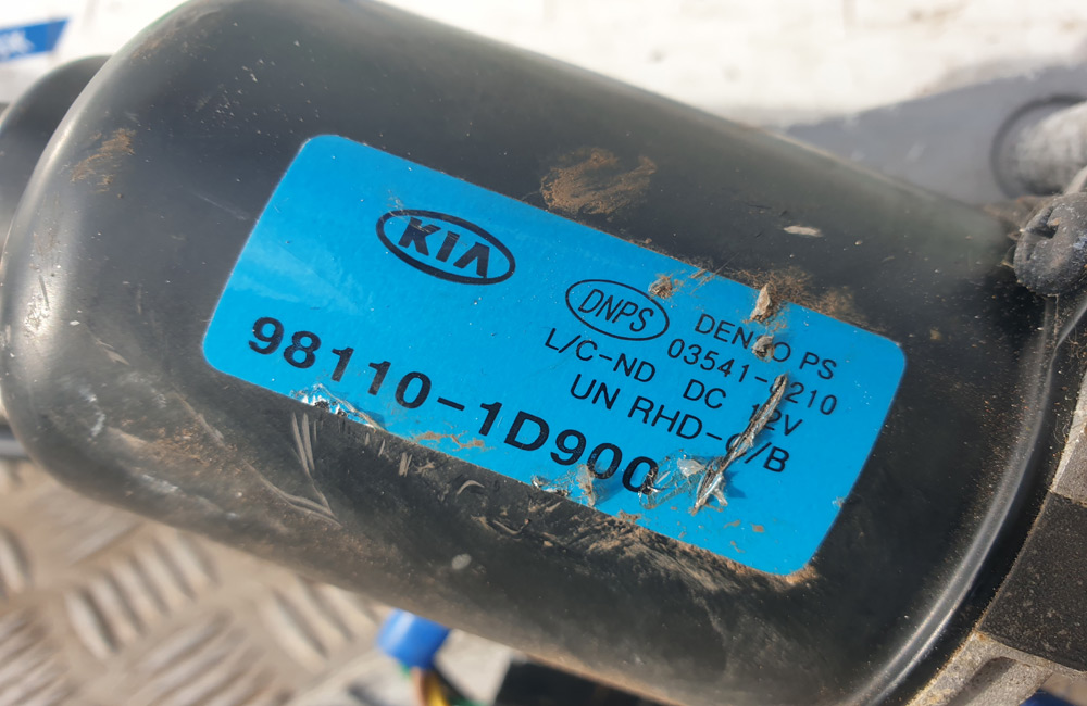 Kia Carens MK2 front wiper motor 98110-1D900 | Used Car Parts UK