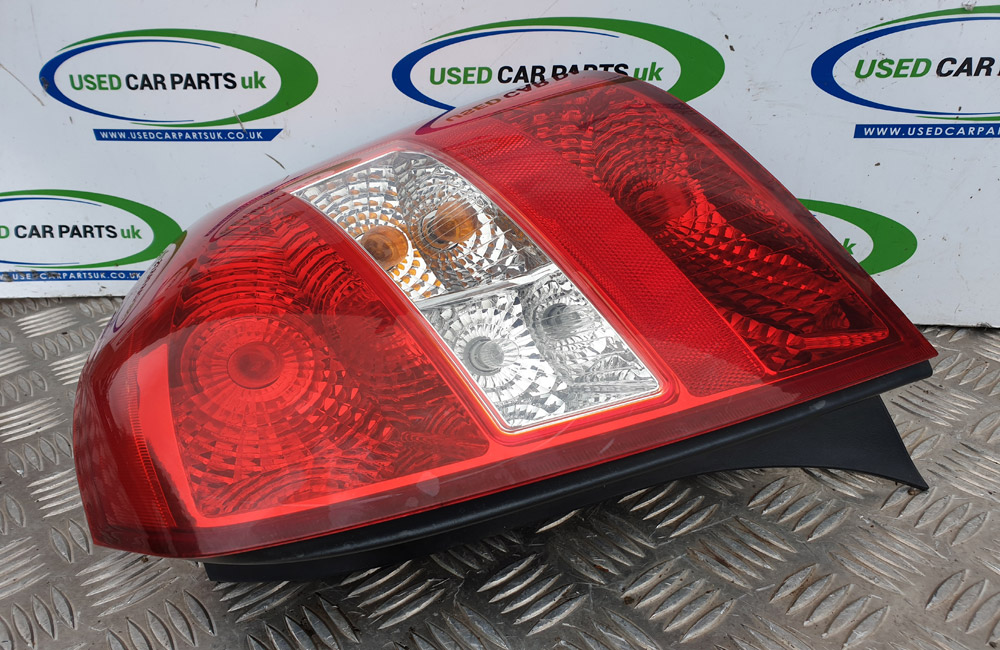 Kia Cerato drivers rear tail light | Used Car Parts UK
