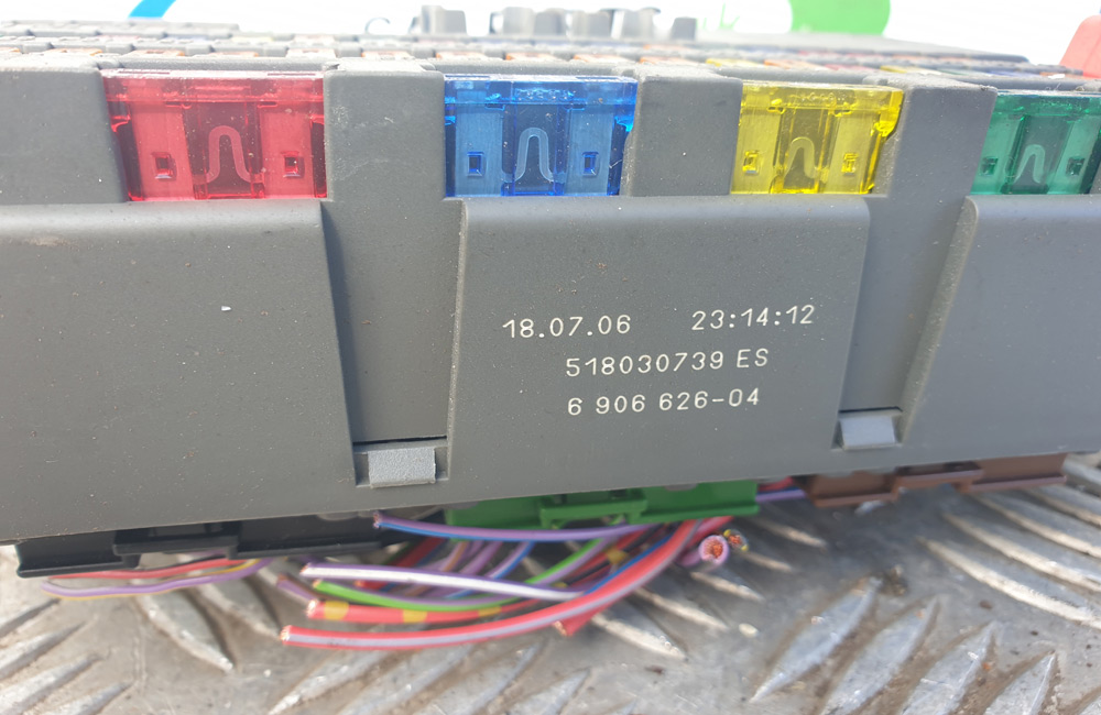 Mini Cooper R50 fuse box 690662604 | Used Car Parts UK
