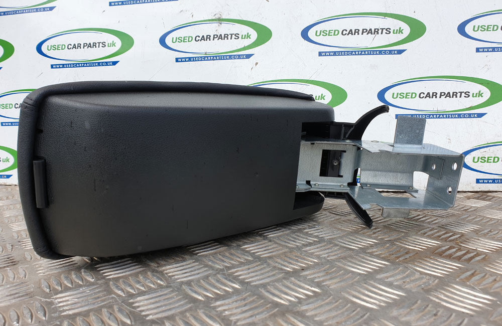 Nissan Juke Tekna arm rest black leather | Used Car Parts UK