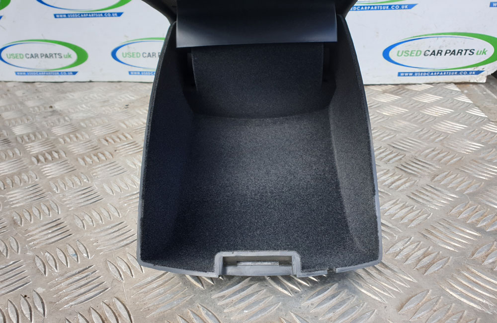Nissan Juke Tekna arm rest black leather | Used Car Parts UK