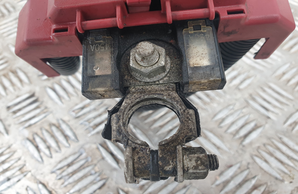 Nissan Note MK2 battery terminal fuses | Used Car Parts UK