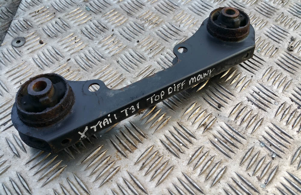 Nissan X-Trail T31 rear top differential mount | Used Car Parts UK