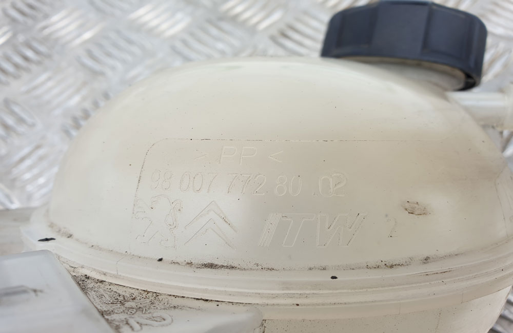 Peugeot 208 expansion tank radiator bottle 9800777280 | Used Car Parts UK