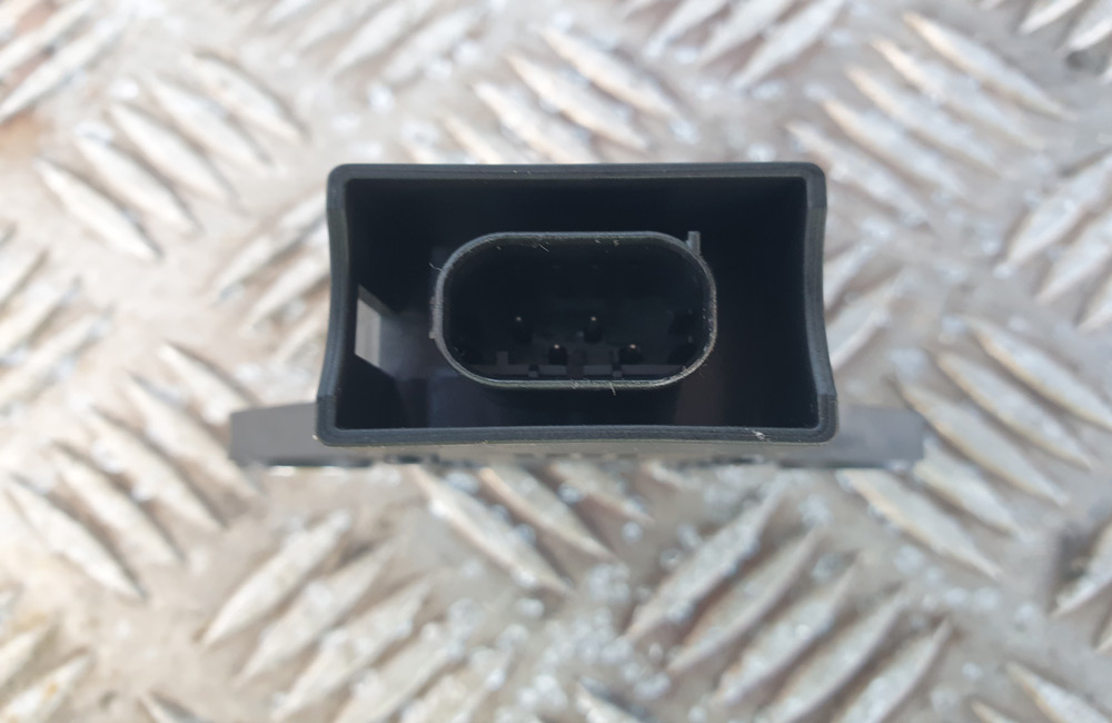 Peugeot 3008 MK1 yaw rate sensor 9664661580 | Used Car Parts UK