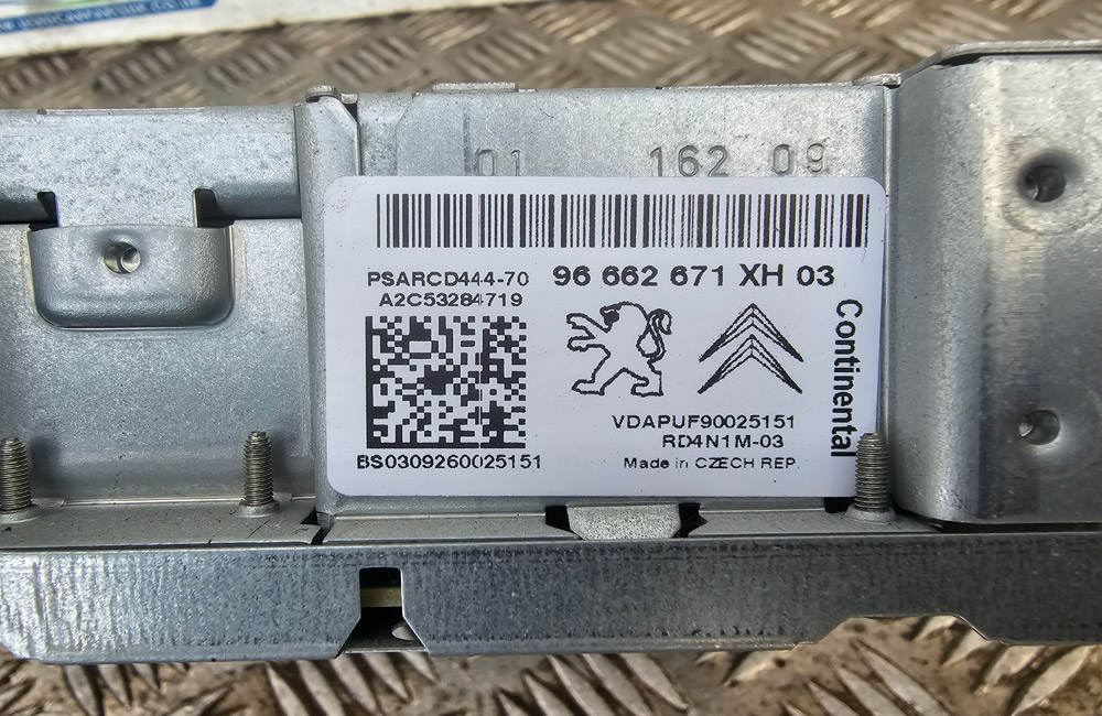 Peugeot 308 MK1 CD Player MP3 96662671XH | Used Car Parts UK