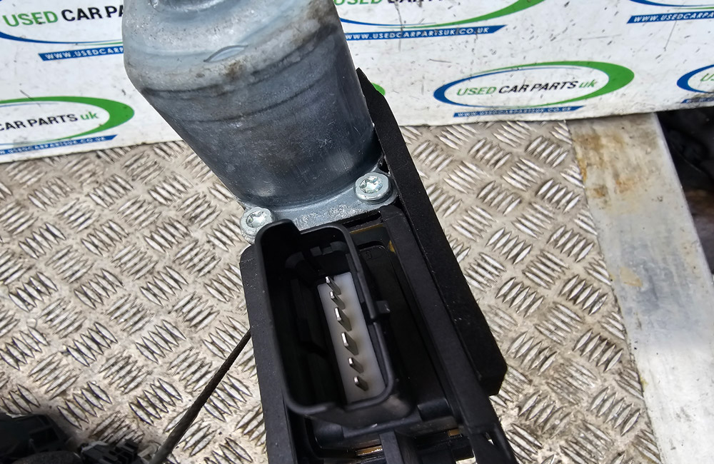 Peugeot 308 MK1 Drivers Front Window Regulator Motor | Used Car Parts UK