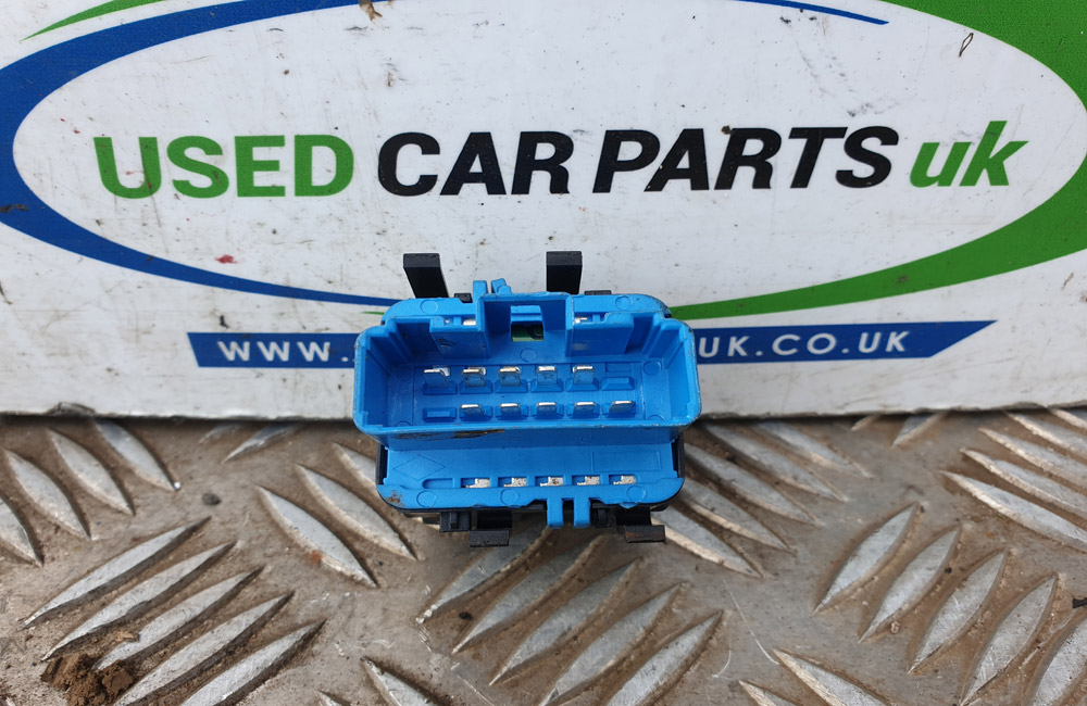 Renault Scenic MK2 window switch drivers | Used Car Parts UK