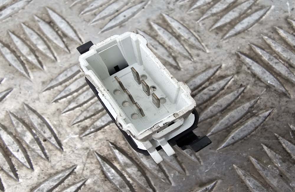 Renault Clio MK2 Window Switch Front Left Door | Used Car Parts UK