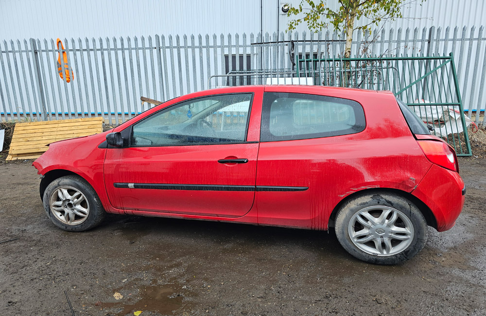 Renault Clio MK3 Hazard Switch | Used Car Parts UK