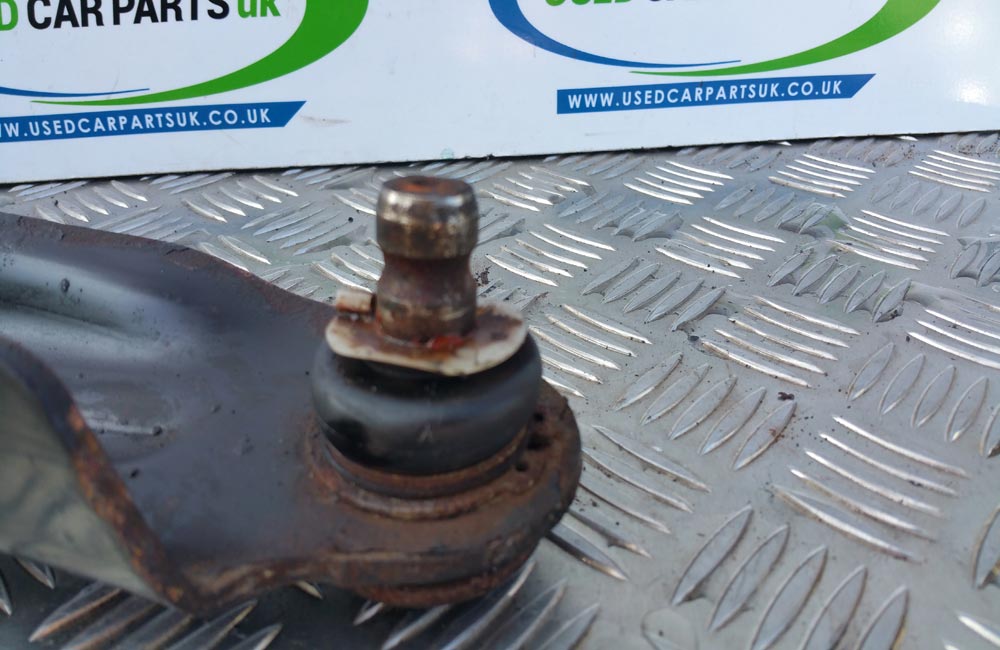 Renault Clio MK4 899CC wishbone arm drivers | Used Car Parts UK