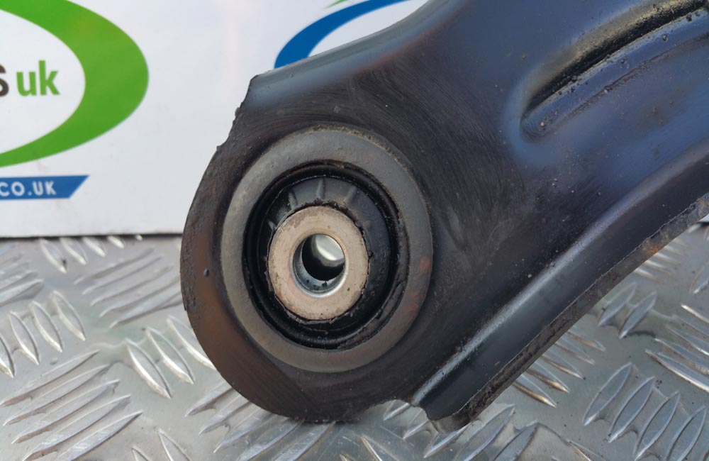 Renault Clio MK4 899CC wishbone arm drivers | Used Car Parts UK