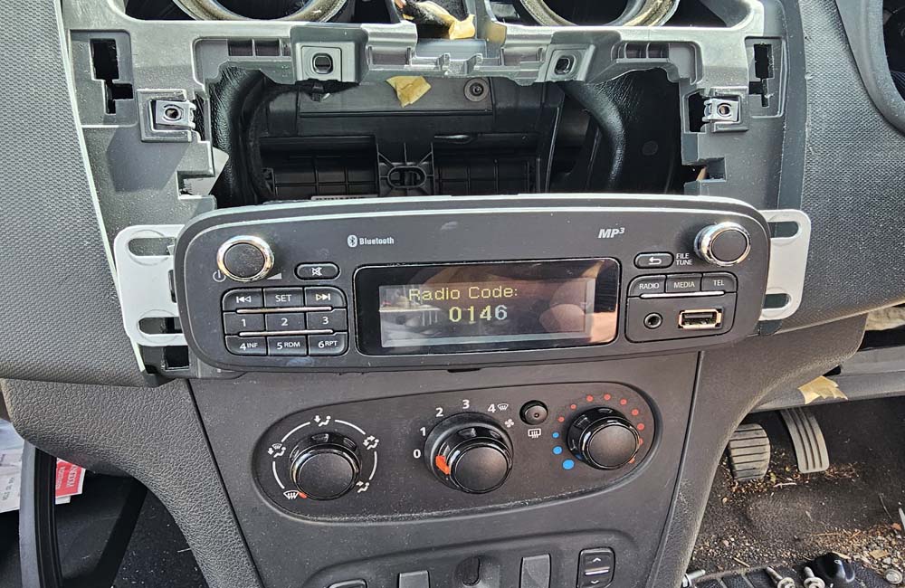 Renault Clio MK4 Radio Stereo 281152874R | Used Car Parts UK