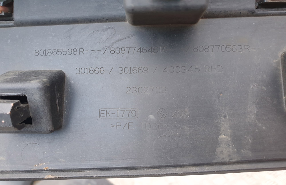 Renault Clio MK4 door moulding trim cover black red | Used Car Parts UK