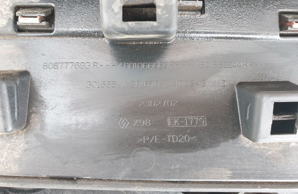 Renault Clio MK4 front left exterior door trim | Used Car Parts UK