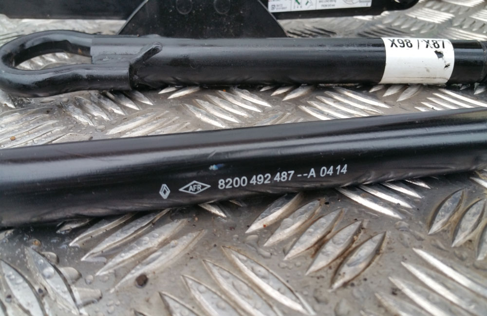 Renault Clio MK4 wheel jack brace tow eye hook | Used Car Parts UK