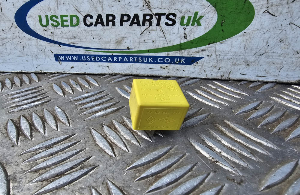 Renault Master Van Yellow Relay 40 AMP 7700844253 | Used Car Parts UK