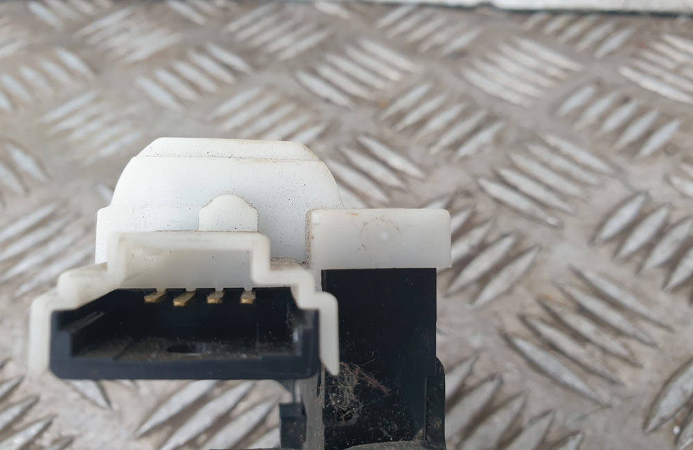 Renault Megane MK2 2002-2009 boot lock motor | Used Car Parts UK