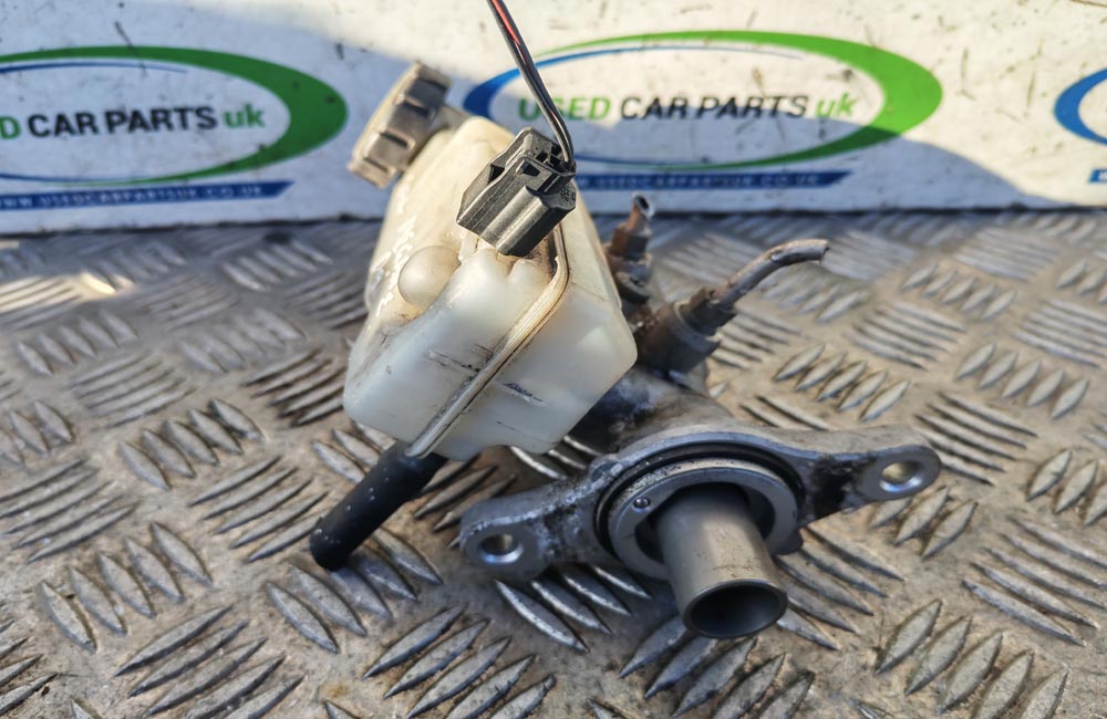 Renault Megane MK3 Diesel DCI Brake Master Cylinder | Used Car Parts UK