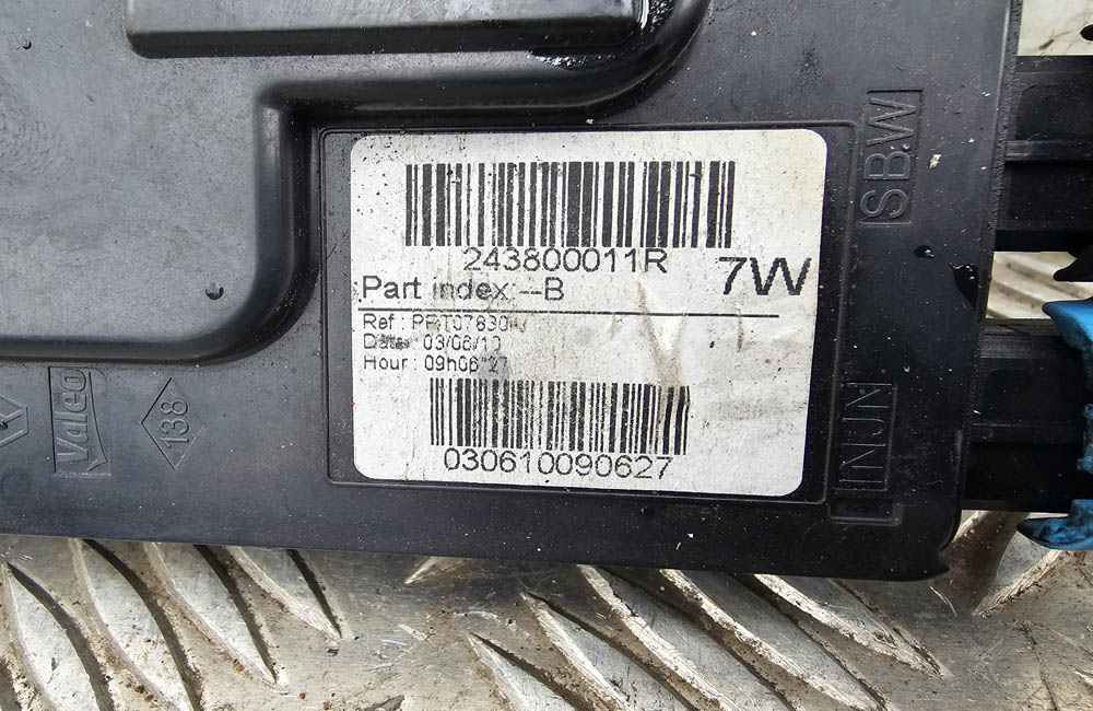 Renault Megane MK3 DCI Battery Fuses 243800011R | Used Car Parts UK