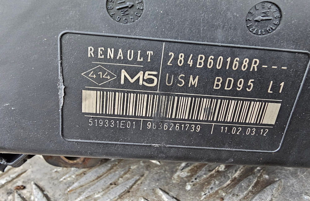 Renault Megane MK3 Fuse Box USM 284B60168R | Used Car Parts UK