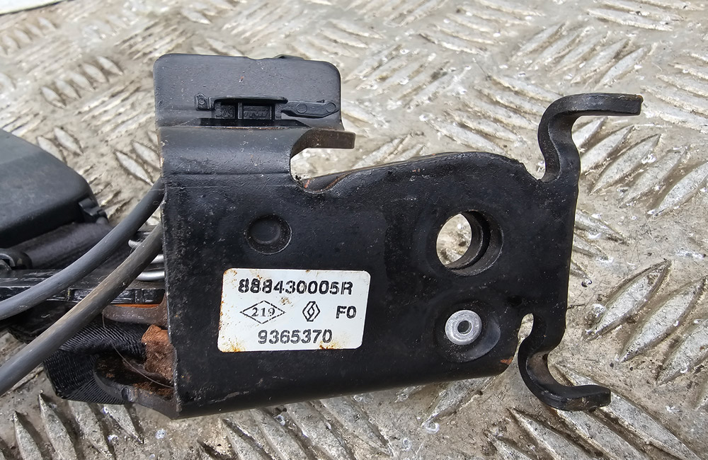 Renault Megane MK3 Rear Twin Seat Belt Buckle | Used Car Parts UK