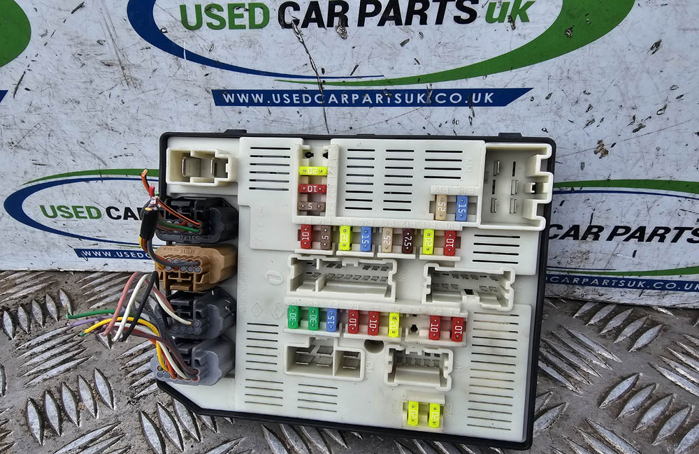Renault Megane MK3 USM Fuse Box 284B61871R | Used Car Parts UK