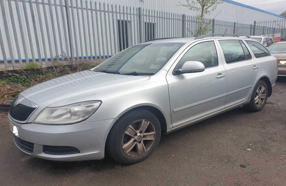 Skoda Octavia MK2 Estate Roof Aerial Base Antenna | Used Car Parts UK