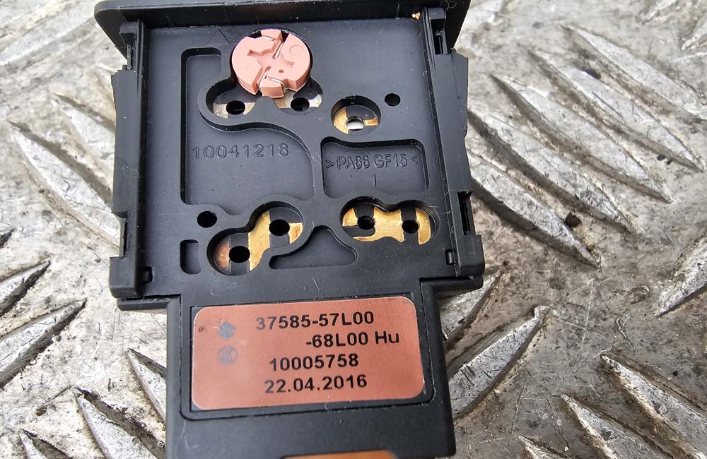 Suzuki Swift MK3 ESP Switch 37585-57L00 | Used Car Parts UK