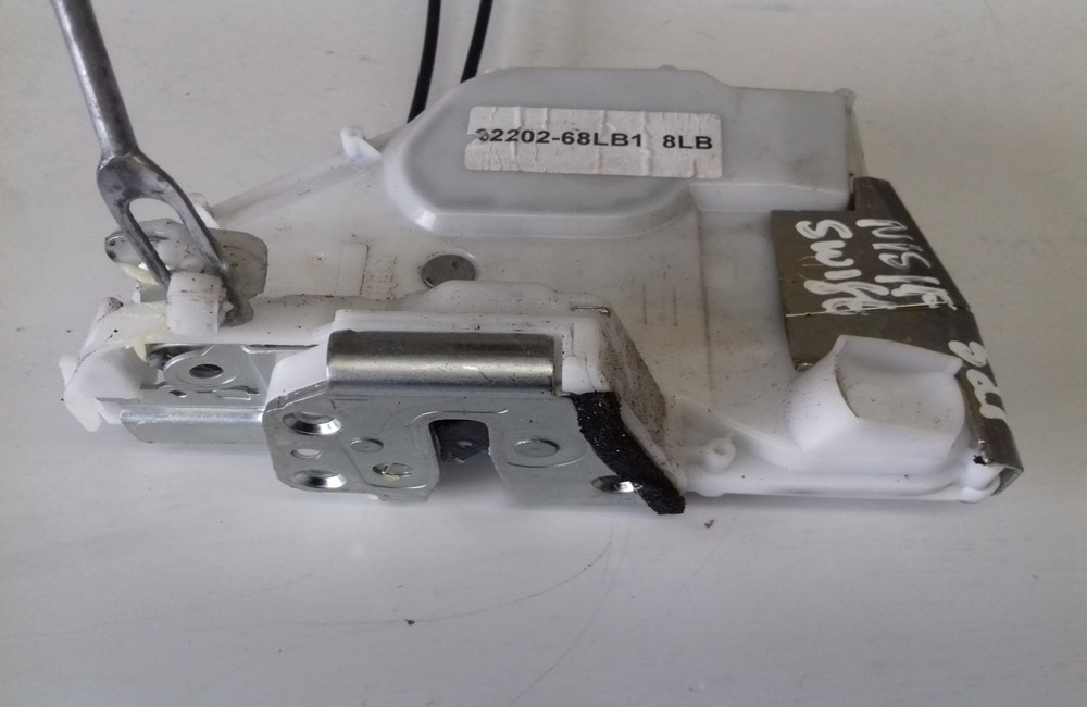 Suzuki Swift passengers front door lock motor | Used Car Parts UK