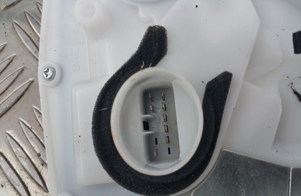 Suzuki Swift SZ4 front left door lock motor catch | Used Car Parts UK
