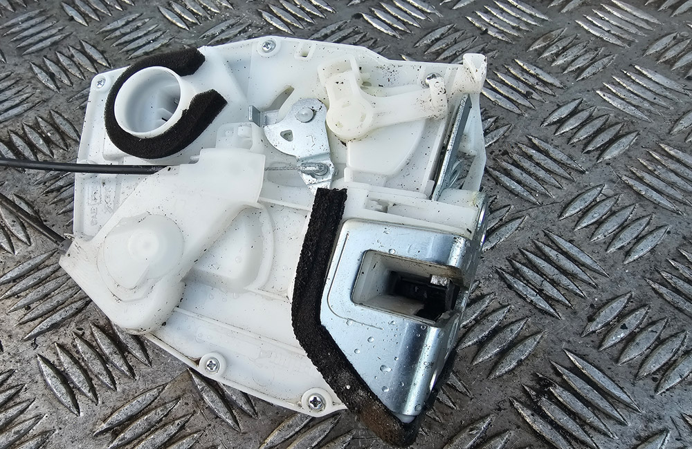 Suzuki Swift MK3 Door Lock Motor Rear Left | Used Car Parts UK
