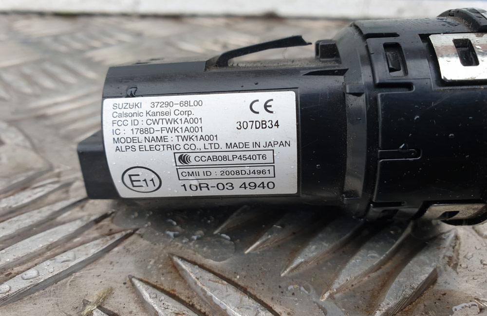 Suzuki Swift stop start button 37290-68l00 | Used Car Parts UK