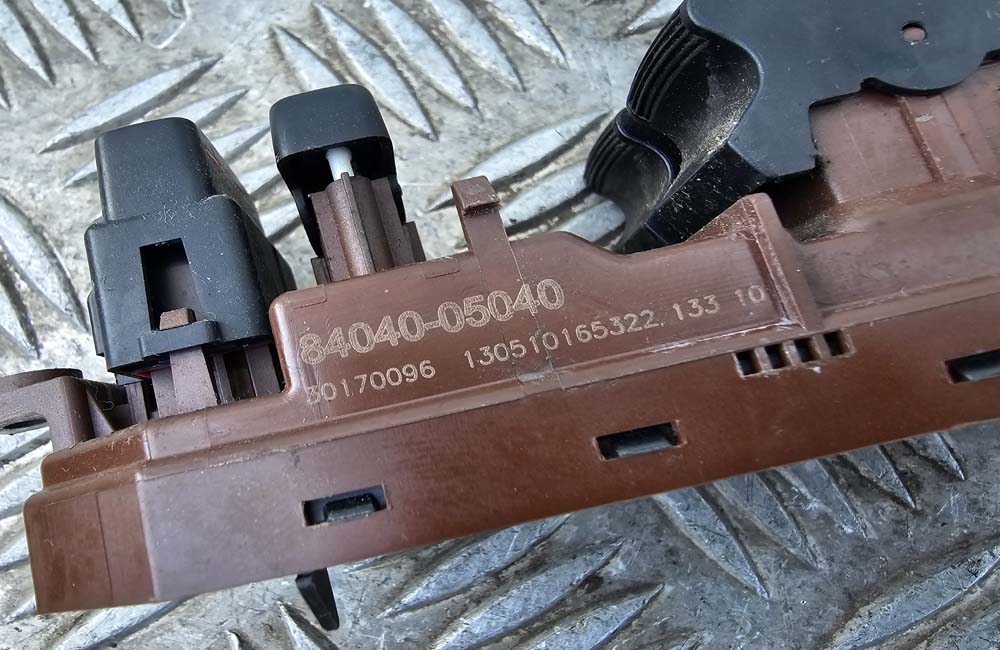 Toyota Avensis 2009-2015 Window Switch 84040-05040 | Used Car Parts UK