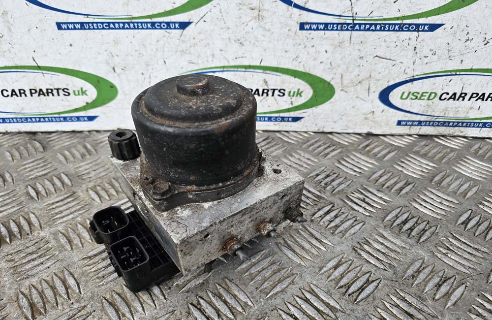 Toyota Hiace ABS Pump ECU 44510-26030 | Used Car Parts UK
