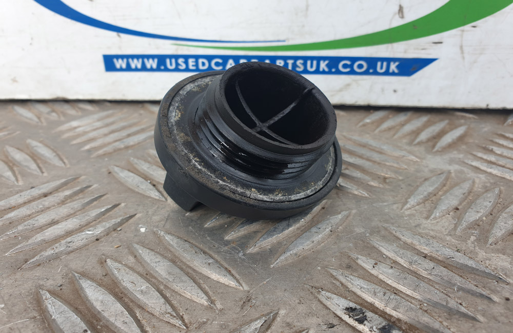 Toyota Prius MK1 engine oil cap | Used Car Parts UK
