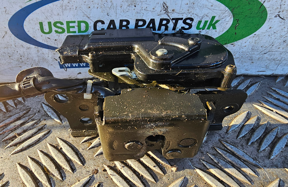 Toyota Prius MK2 Boot Tailgate Catch Lock Motor | Used Car Parts UK