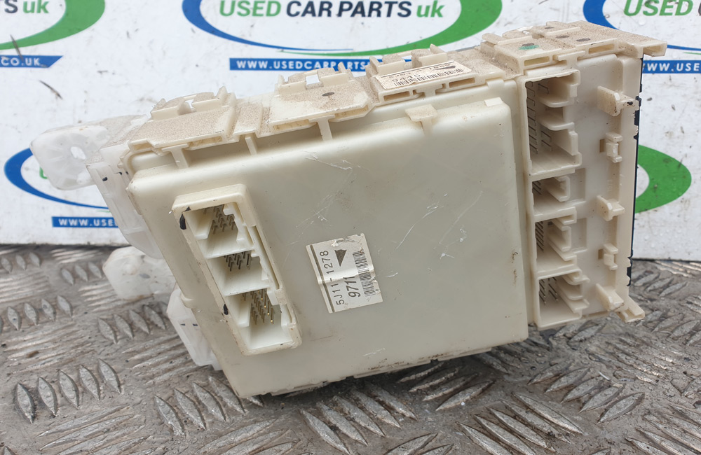 Toyota Prius MK2 fuse box 1.5 Hybrid Electric | Used Car Parts UK