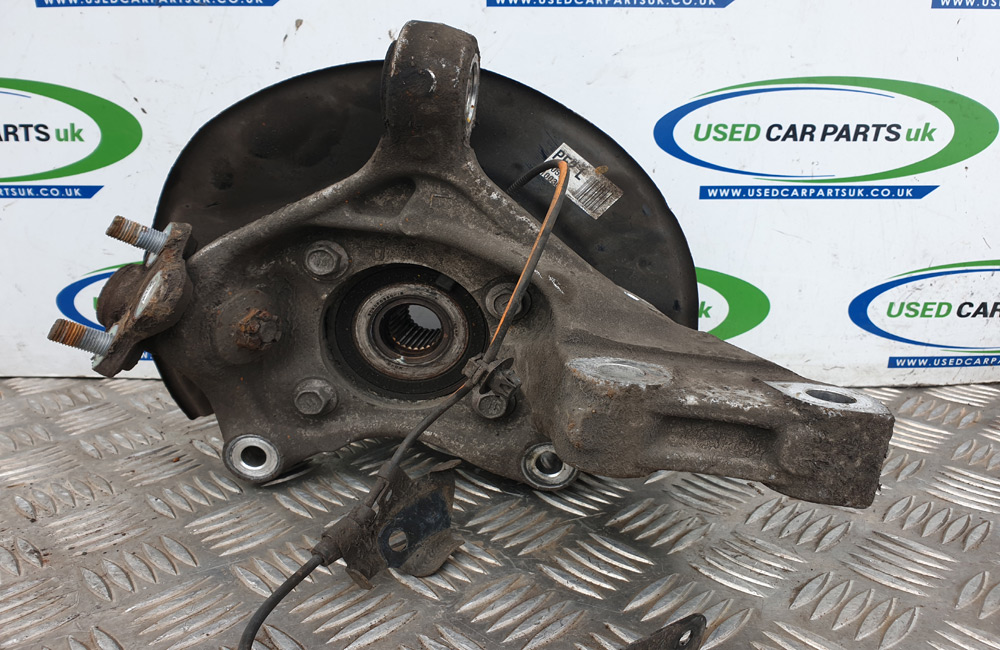 Toyota Prius 1.8 MK3 wheel hub front left | Used Car Parts UK