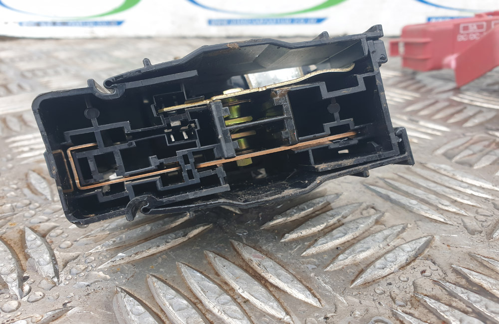 Toyota Prius MK2 battery fuse 120 amp | Used Car Parts UK