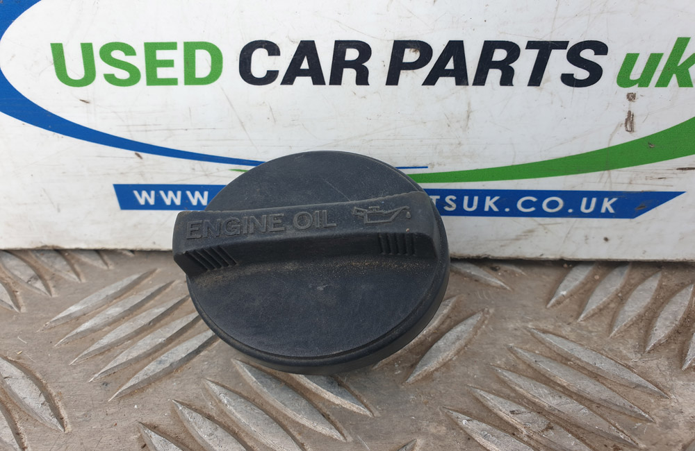 Toyota Prius MK1 engine oil cap | Used Car Parts UK