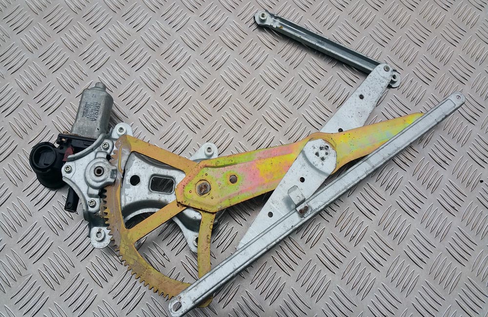 Toyota RAV4 electric window regulator motor 2004 | Used Car Parts UK
